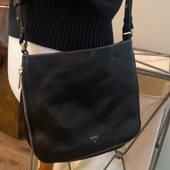 Fossil | Bags | Fossil Expandable Crossbody | Poshmark